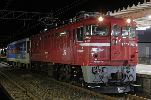 愛子駅に停車する、ED75-757牽引の左沢線キハ101入場配給: うっかり鉄の本棚（旧うっかり鉄の鉄道風景写真撮影記）