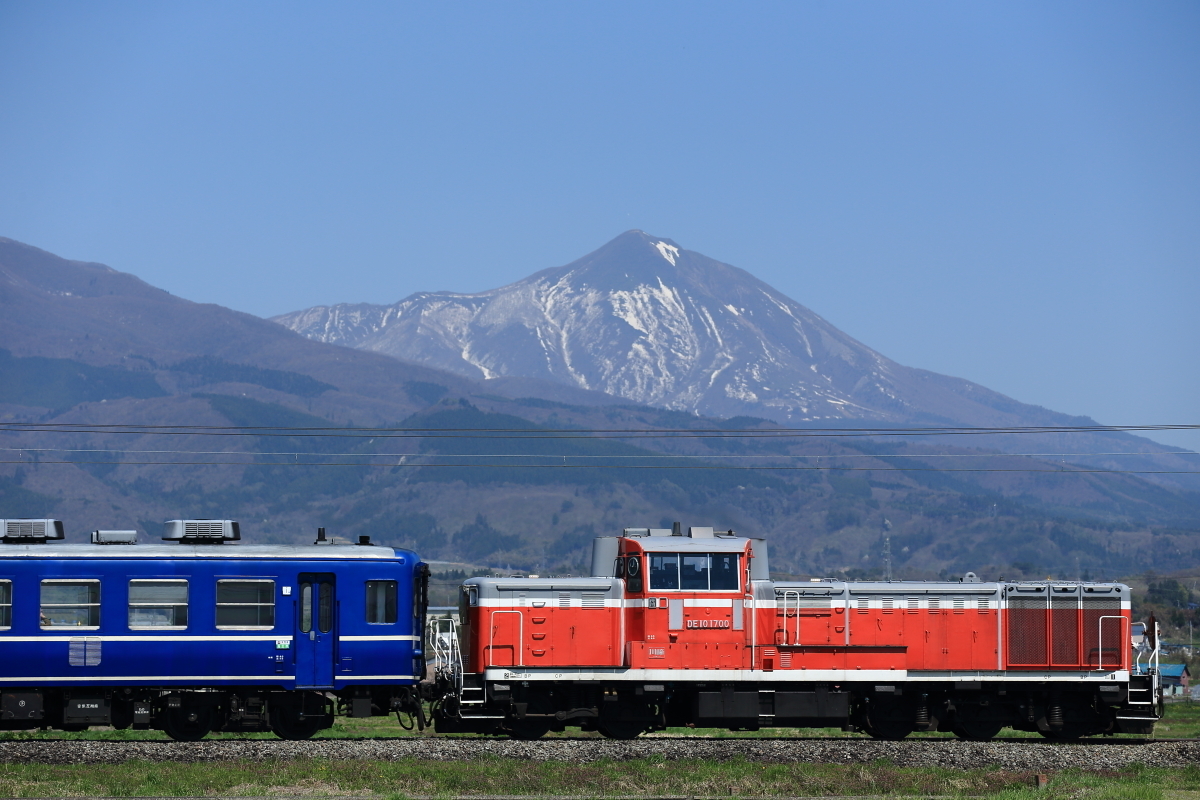 日出谷の鉄橋を渡る、DE10牽引の12系を撮る！(「DL青い12系客車号」阿賀野川当麻橋梁大俯瞰編): うっかり鉄の本棚（旧うっかり鉄の鉄道風景写真撮影記）