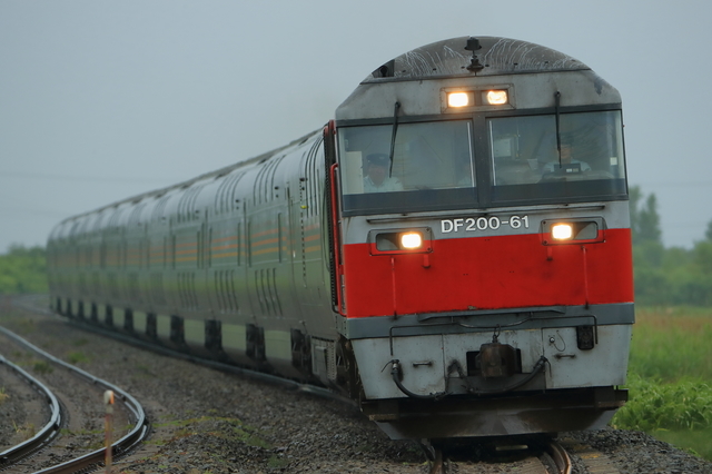 小雨の室蘭本線を往く、DF200牽引の「カシオペア紀行」を撮る！: うっかり鉄の本棚（旧うっかり鉄の鉄道風景写真撮影記）
